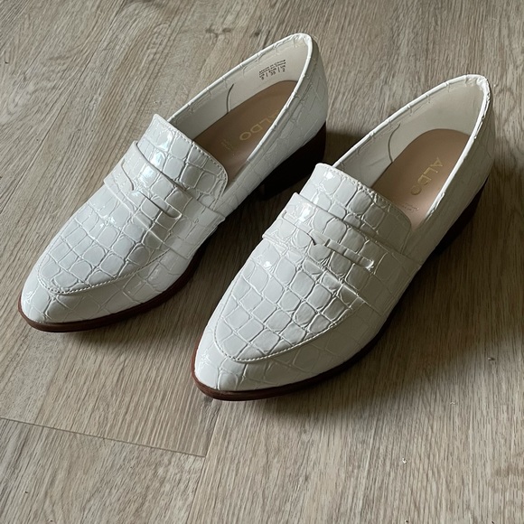 Aldo | Shoes | Aldo Snake White Flats 5 | Poshmark